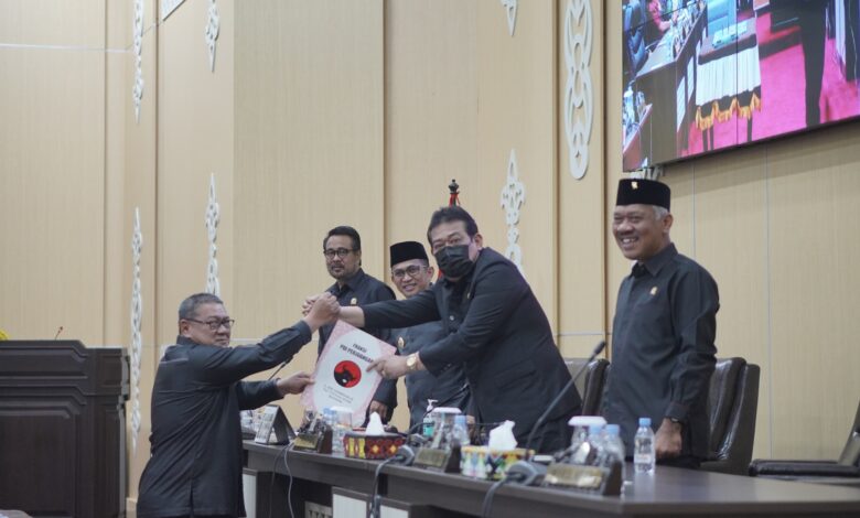 Penyampaian Pendapat Akhir Fraksi PDI Perjuangan Terhadap Raperda Kota Balikpapan tentang APBD ...